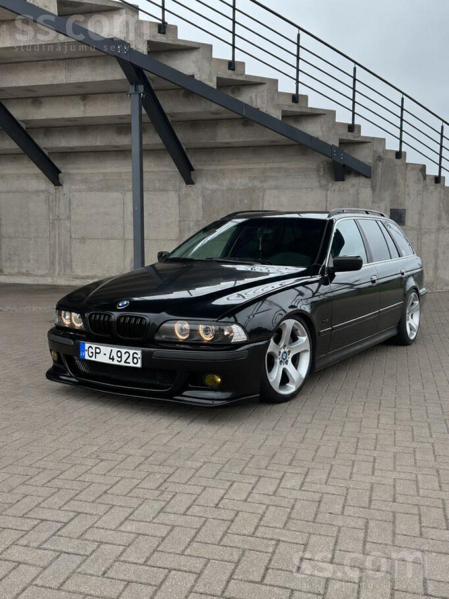 Black BMW 520 1997 in Valmiera, with an engine capacity of 2.00 L and mileage of 296 thousand km for 1700 €, photo 1 on AUTOMOTO.COM.LV