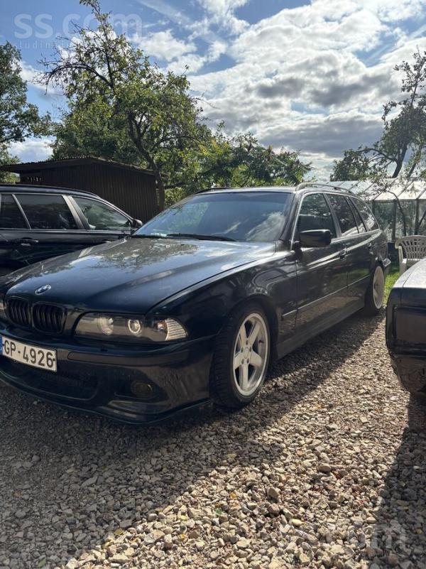 Black BMW 520 1997 in Valmiera, with an engine capacity of 2.00 L and mileage of 296 thousand km for 1700 €, photo 3 on AUTOMOTO.COM.LV