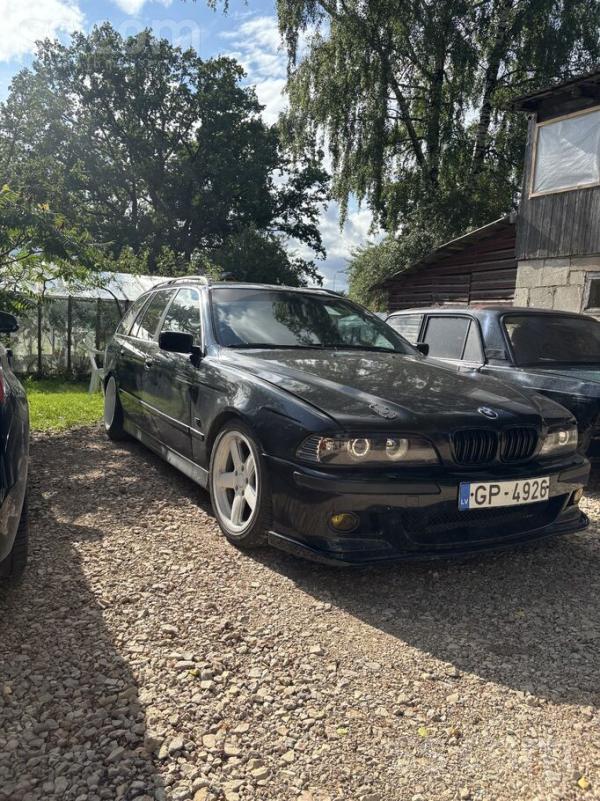 Black BMW 520 1997 in Valmiera, with an engine capacity of 2.00 L and mileage of 296 thousand km for 1700 €, photo 4 on AUTOMOTO.COM.LV