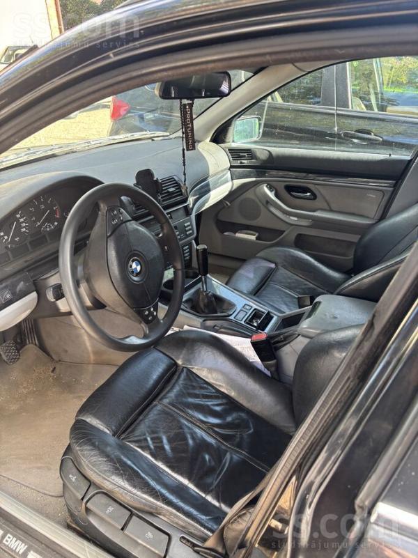 Black BMW 520 1997 in Valmiera, with an engine capacity of 2.00 L and mileage of 296 thousand km for 1700 €, photo 5 on AUTOMOTO.COM.LV