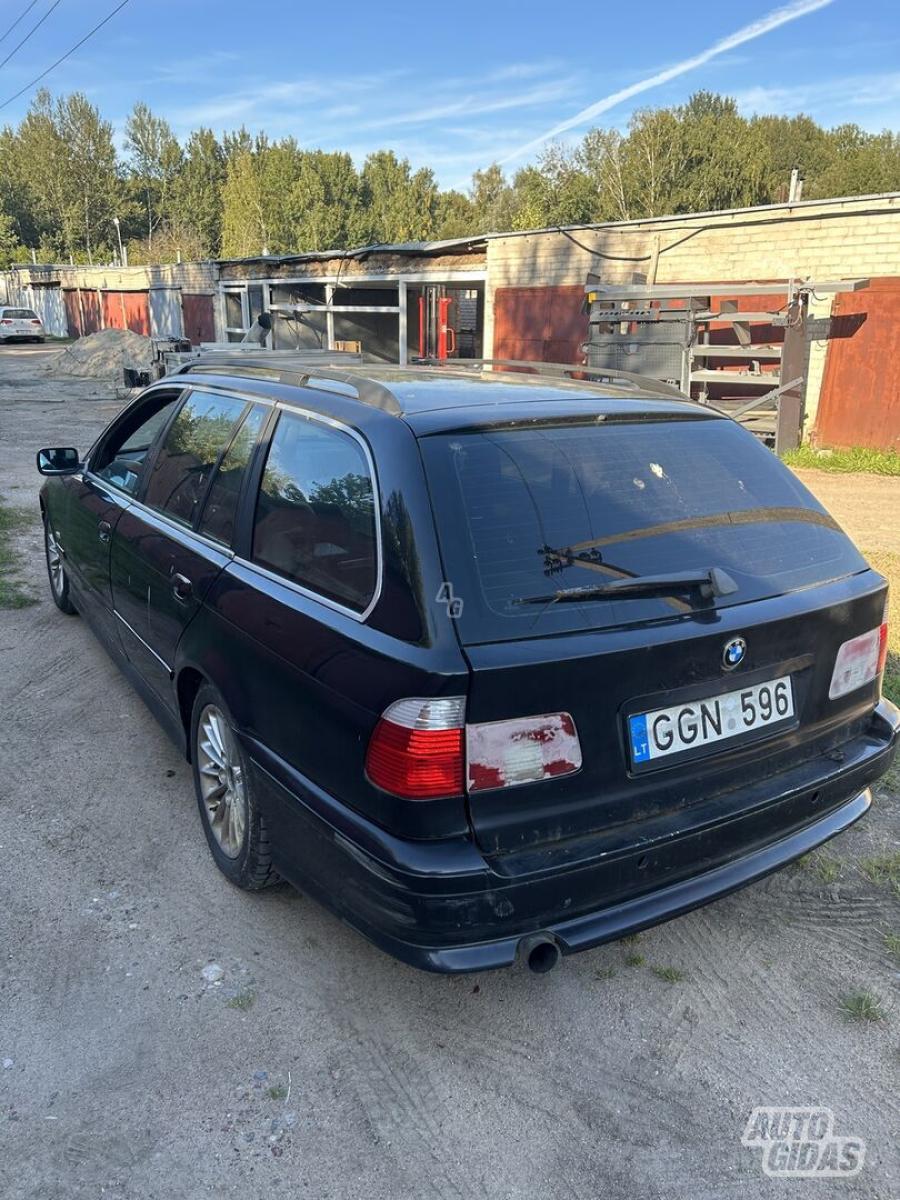 Melns BMW 520 2001 Kauņa, ar dzinēja tilpumu 2.20 L un nobraukumu 450 tūkst. km par 800 €, foto 3 vietnē AUTOMOTO.COM.LV