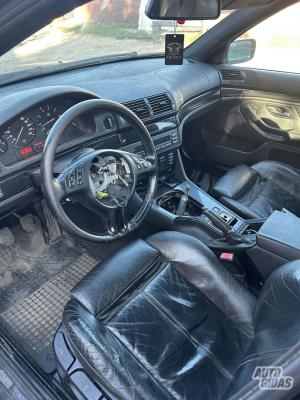Melns BMW 520 2001 Kauņa, ar dzinēja tilpumu 2.20 L un nobraukumu 450 tūkst. km par 800 €, foto 5 vietnē AUTOMOTO.COM.LV