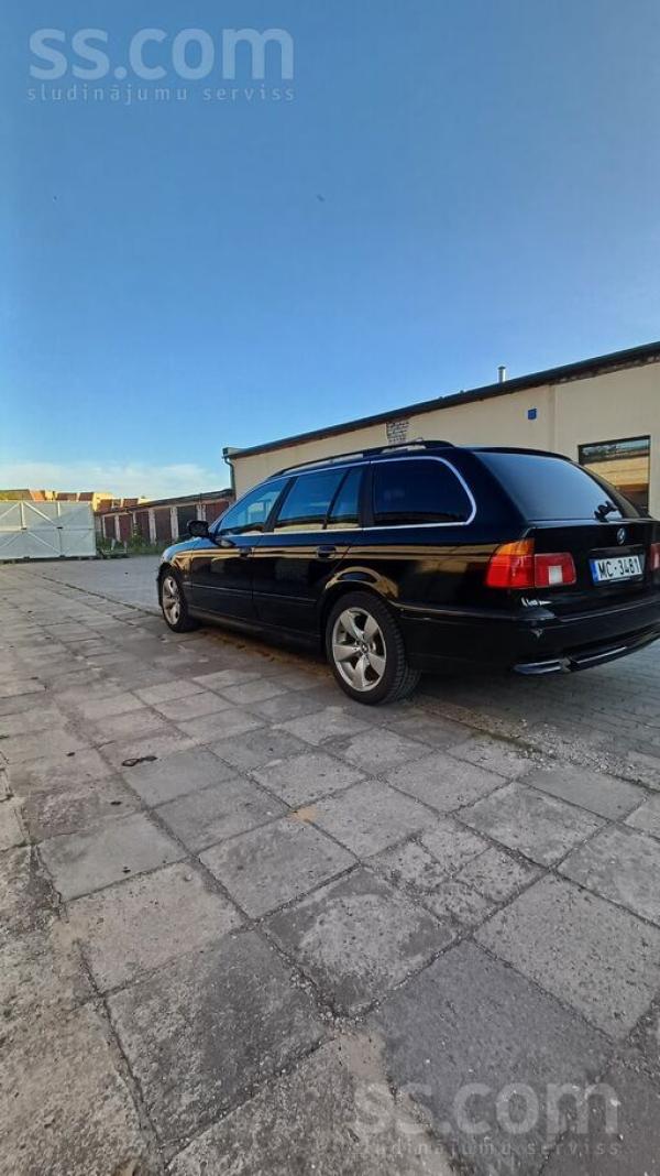Black BMW 520 2002 in Kuldiga, with an engine capacity of 2.00 L and mileage of 381 thousand km for 1500 €, photo 4 on AUTOMOTO.COM.LV
