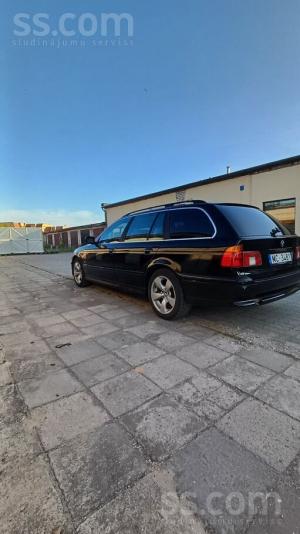 Black BMW 520 2002 in Kuldiga, with an engine capacity of 2.00 L and mileage of 381 thousand km for 1500 €, photo 4 on AUTOMOTO.COM.LV