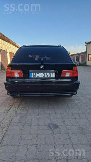 Black BMW 520 2002 in Kuldiga, with an engine capacity of 2.00 L and mileage of 381 thousand km for 1500 €, photo 5 on AUTOMOTO.COM.LV