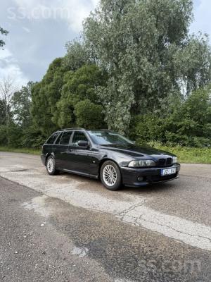 Black BMW 520 2002 in Riga, with an engine capacity of 2.20 L and mileage of 348 thousand km for 1700 €, photo  on AUTOMOTO.COM.LV