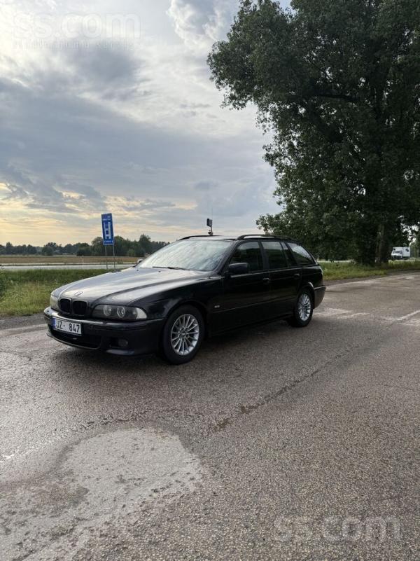 Black BMW 520 2002 in Riga, with an engine capacity of 2.20 L and mileage of 348 thousand km for 1700 €, photo 2 on AUTOMOTO.COM.LV