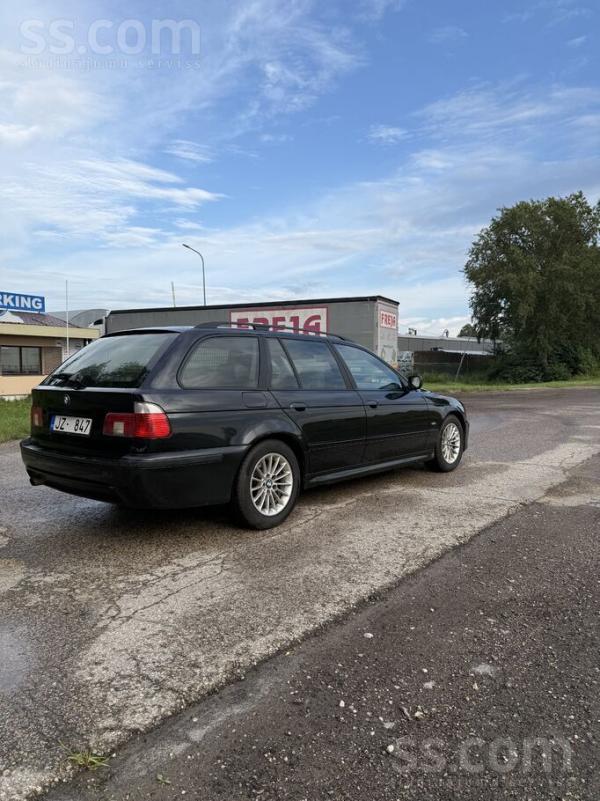 Black BMW 520 2002 in Riga, with an engine capacity of 2.20 L and mileage of 348 thousand km for 1700 €, photo 3 on AUTOMOTO.COM.LV