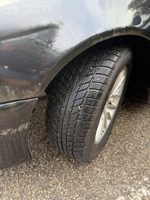 Black BMW 520 2002 in Riga, with an engine capacity of 2.20 L and mileage of 348 thousand km for 1700 €, photo 9 on AUTOMOTO.COM.LV