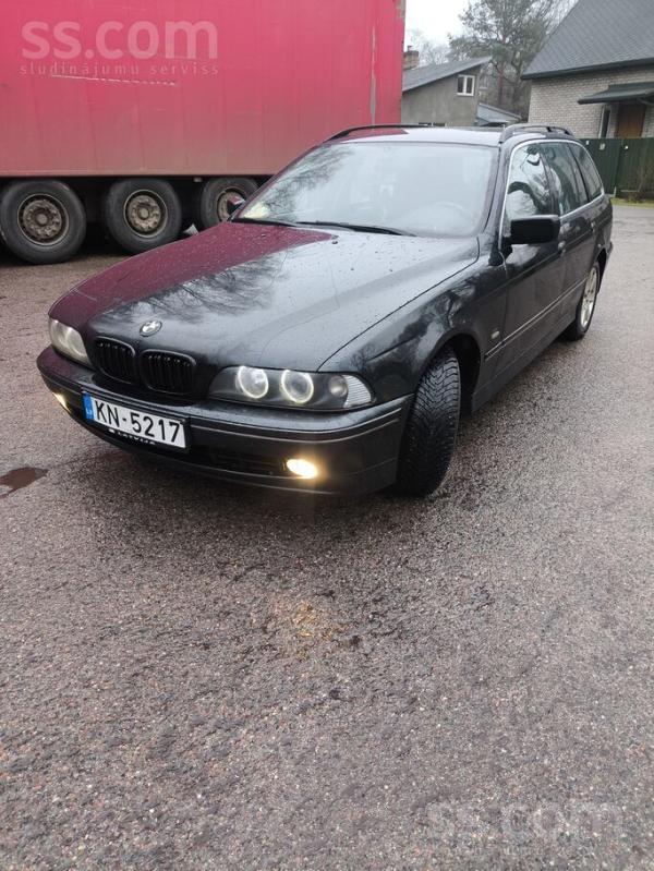 Black BMW 520 2003 in Riga, with an engine capacity of 2.00 L and mileage of 579 thousand km for 1470 €, photo 2 on AUTOMOTO.COM.LV
