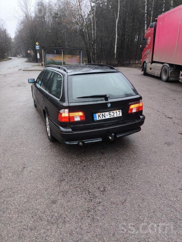 Black BMW 520 2003 in Riga, with an engine capacity of 2.00 L and mileage of 579 thousand km for 1470 €, photo 3 on AUTOMOTO.COM.LV