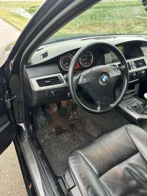 Black BMW 520 2005 in Prienai, with an engine capacity of 0.00 L and mileage of 329 thousand km for 2150 €, photo 6 on AUTOMOTO.COM.LV