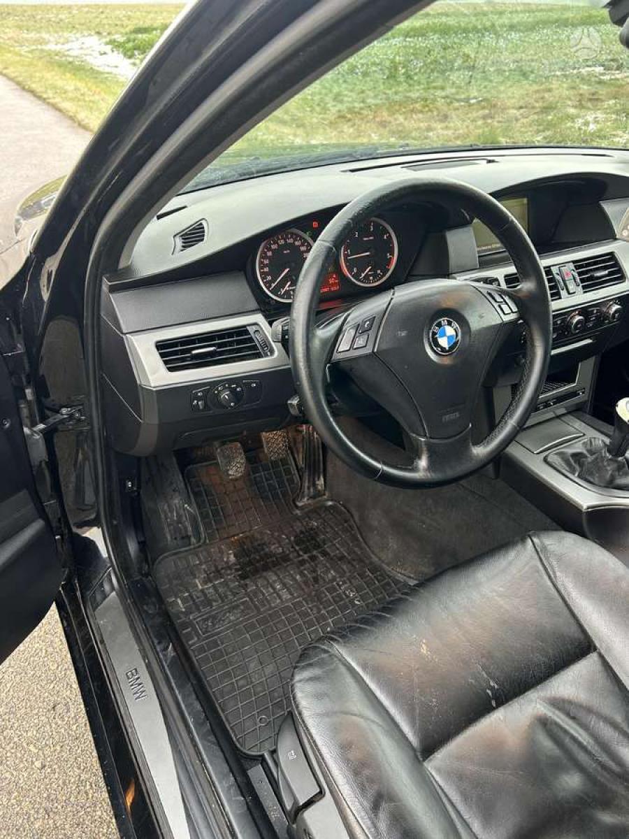Black BMW 520 2005 in Prienai, with an engine capacity of 0.00 L and mileage of 329 thousand km for 2150 €, photo 6 on AUTOMOTO.COM.LV