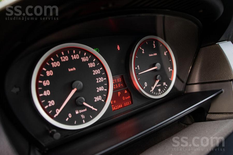 Black BMW 520 2005 in Talsi, with an engine capacity of 2.00 L and mileage of 343 thousand km for 3100 €, photo 8 on AUTOMOTO.COM.LV