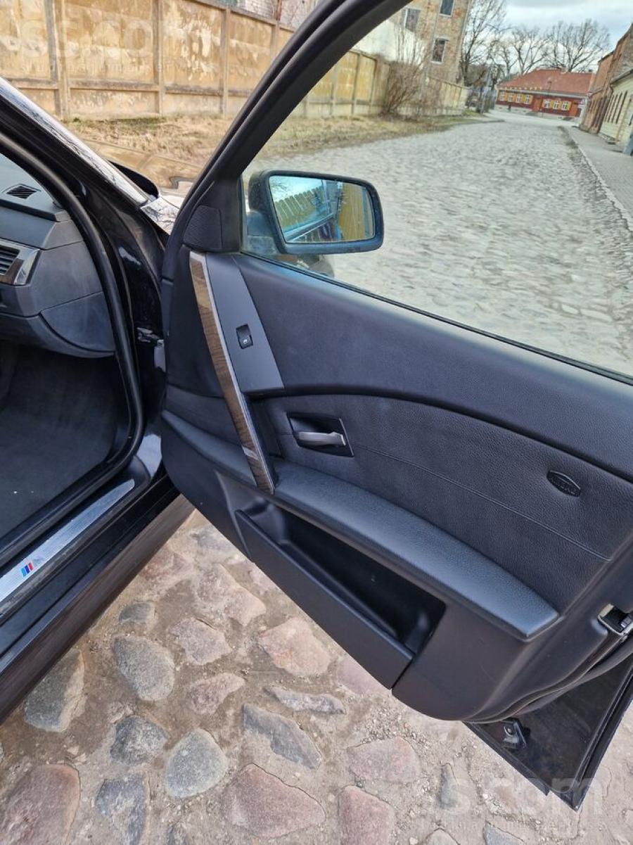 Black BMW 520 2006 in Jelgava, with an engine capacity of 2.00 L and mileage of 515 thousand km for 3600 €, photo 11 on AUTOMOTO.COM.LV