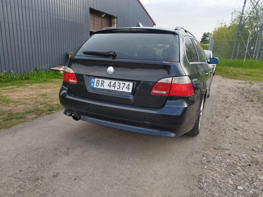 Черный БМВ 520 2006 в Клайпеда, объемом двигателя 2.00 л и пробегом 350 тыс. км за 1150 €, фото 4 на AUTOMOTO.COM.LV