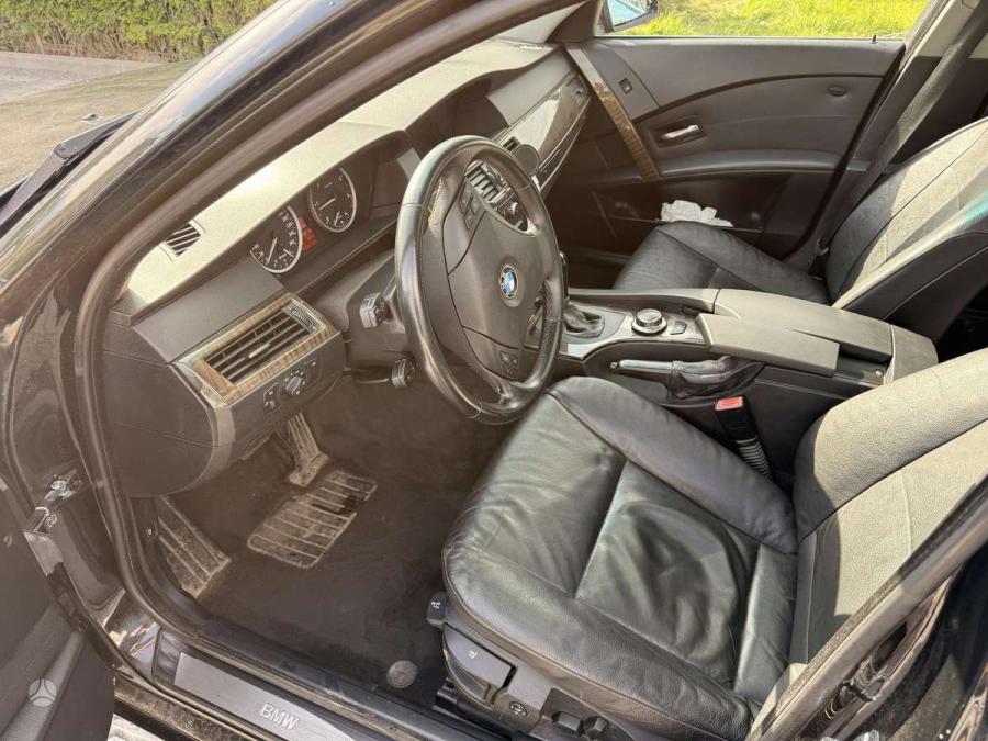 Melns BMW 520 2006 Kauņa, ar dzinēja tilpumu 2.00 L un nobraukumu 243 tūkst. km par 2200 €, foto 14 vietnē AUTOMOTO.COM.LV