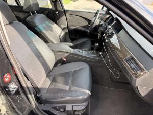 Melns BMW 520 2006 Kauņa, ar dzinēja tilpumu 2.00 L un nobraukumu 243 tūkst. km par 2200 €, foto 16 vietnē AUTOMOTO.COM.LV