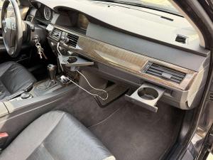 Melns BMW 520 2006 Kauņa, ar dzinēja tilpumu 2.00 L un nobraukumu 243 tūkst. km par 2200 €, foto 18 vietnē AUTOMOTO.COM.LV