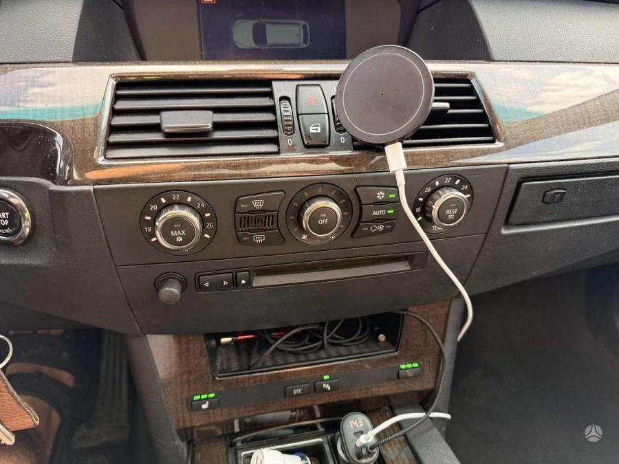 Melns BMW 520 2006 Kauņa, ar dzinēja tilpumu 2.00 L un nobraukumu 243 tūkst. km par 2200 €, foto 22 vietnē AUTOMOTO.COM.LV