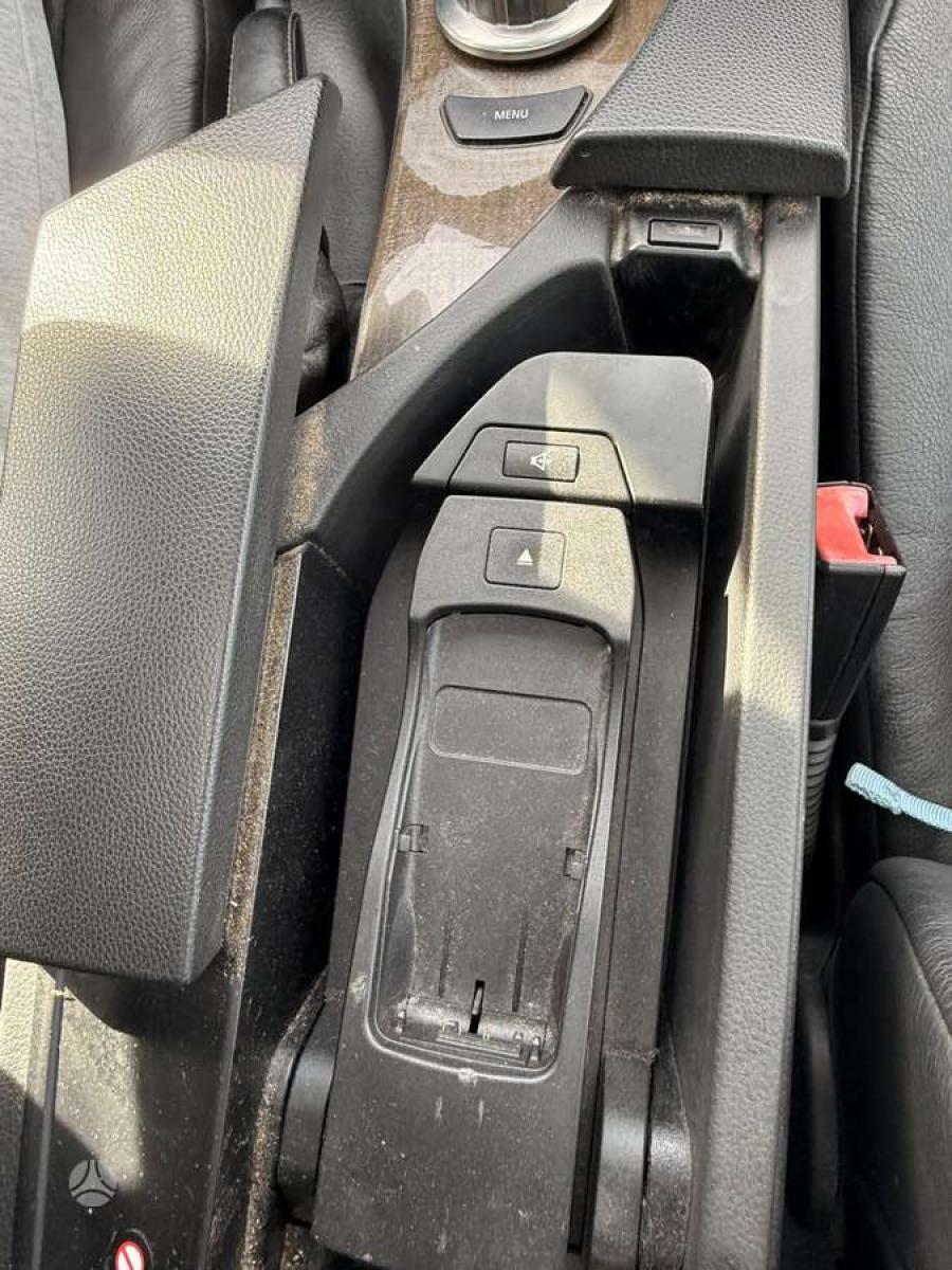 Melns BMW 520 2006 Kauņa, ar dzinēja tilpumu 2.00 L un nobraukumu 243 tūkst. km par 2200 €, foto 28 vietnē AUTOMOTO.COM.LV