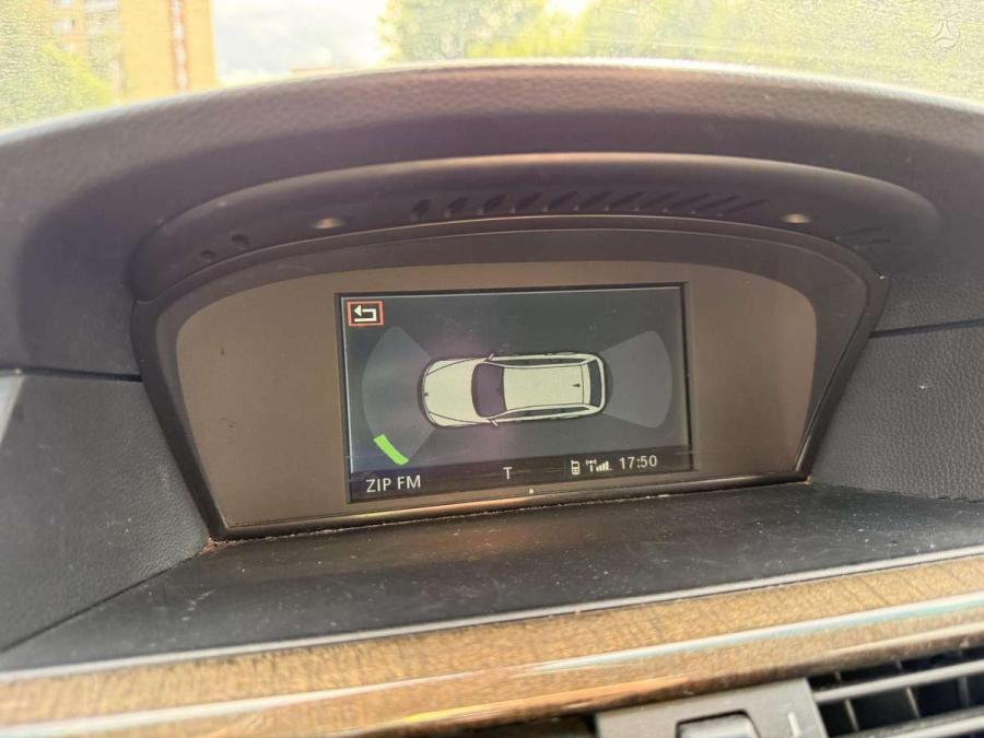 Melns BMW 520 2006 Kauņa, ar dzinēja tilpumu 2.00 L un nobraukumu 243 tūkst. km par 2200 €, foto 30 vietnē AUTOMOTO.COM.LV