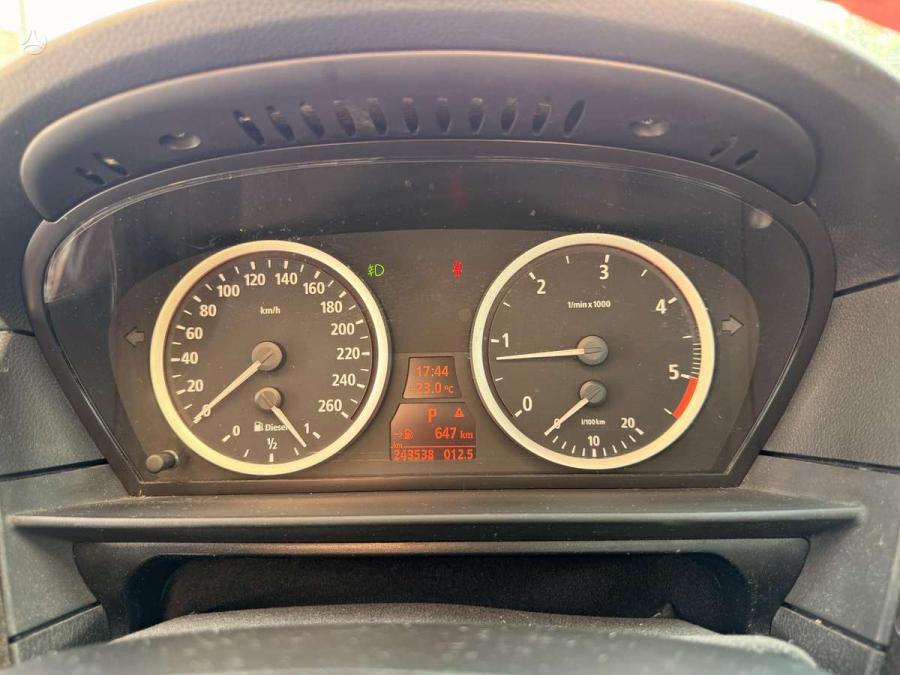 Melns BMW 520 2006 Kauņa, ar dzinēja tilpumu 2.00 L un nobraukumu 243 tūkst. km par 2200 €, foto 32 vietnē AUTOMOTO.COM.LV
