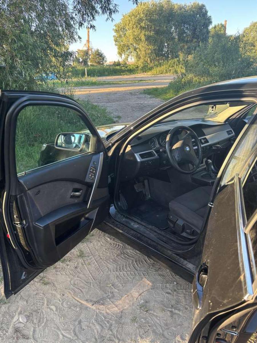 Black BMW 520 2006 in Klaipeda, with an engine capacity of 2.00 L and mileage of 395 thousand km for 1500 €, photo 5 on AUTOMOTO.COM.LV