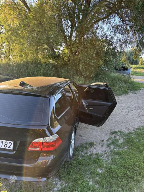 Black BMW 520 2006 in Klaipeda, with an engine capacity of 2.00 L and mileage of 395 thousand km for 1500 €, photo 8 on AUTOMOTO.COM.LV