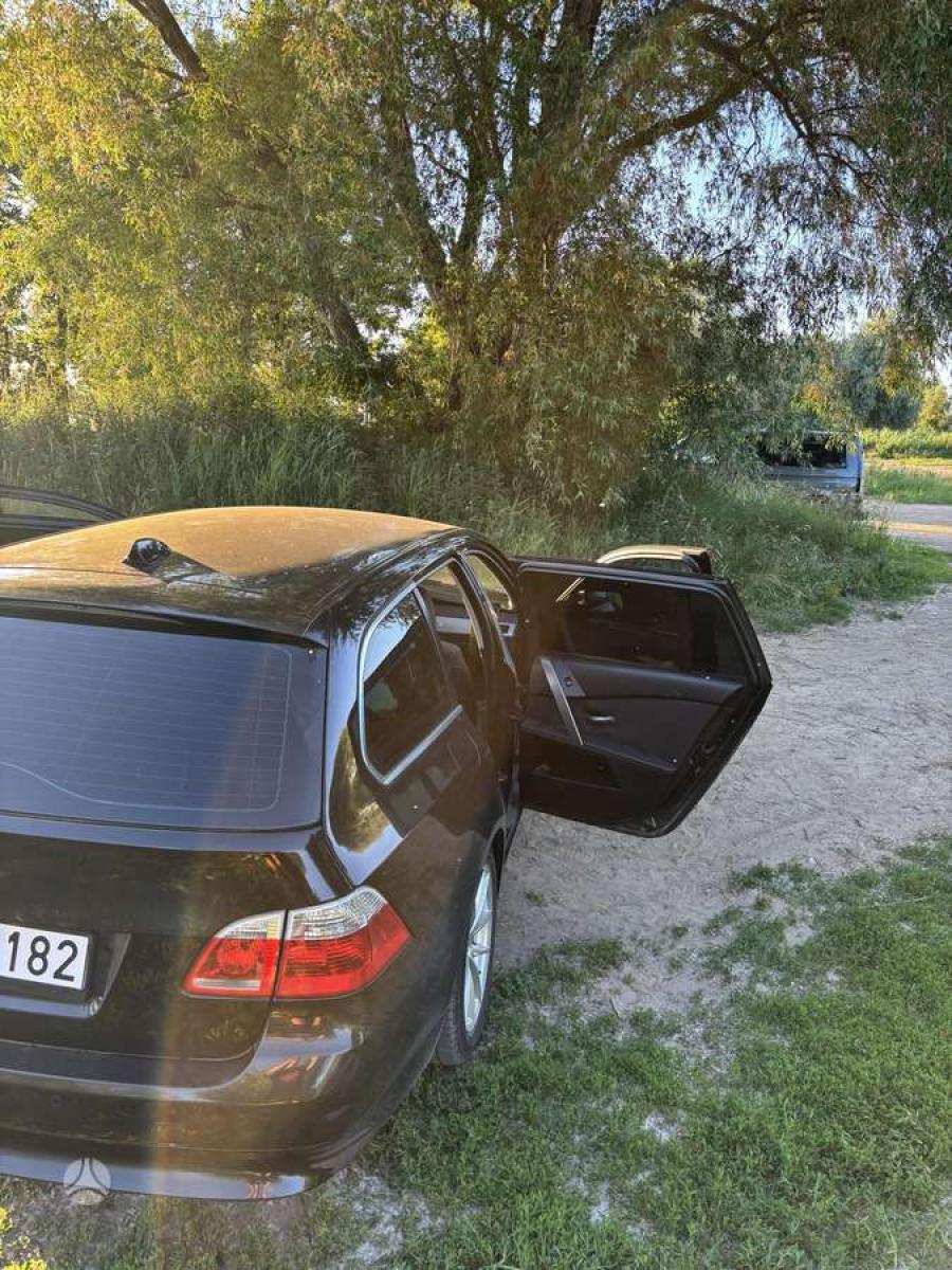Black BMW 520 2006 in Klaipeda, with an engine capacity of 2.00 L and mileage of 395 thousand km for 1500 €, photo 9 on AUTOMOTO.COM.LV