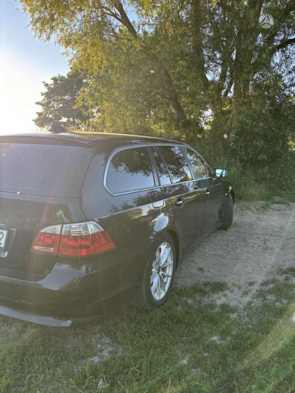 Black BMW 520 2006 in Klaipeda, with an engine capacity of 2.00 L and mileage of 395 thousand km for 1500 €, photo 9 on AUTOMOTO.COM.LV