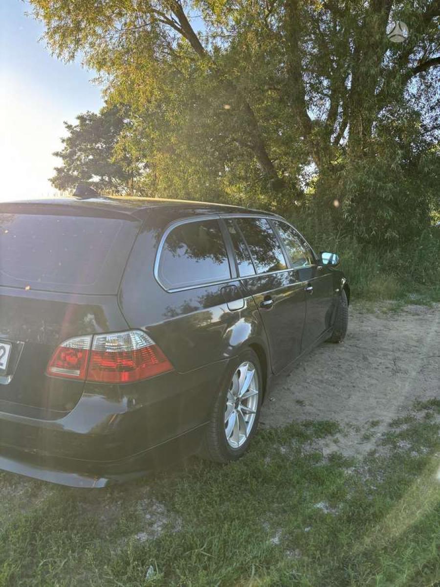 Black BMW 520 2006 in Klaipeda, with an engine capacity of 2.00 L and mileage of 395 thousand km for 1500 €, photo 10 on AUTOMOTO.COM.LV