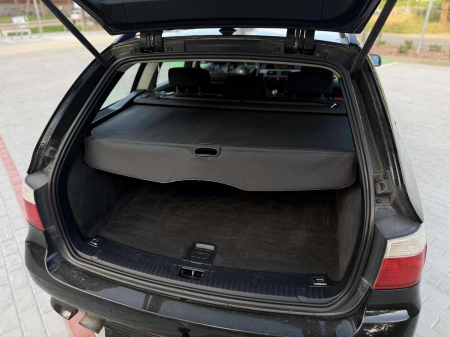 Black BMW 520 2006 in Rokiskis, with an engine capacity of 2.00 L and mileage of 400 thousand km for 2150 €, photo 25 on AUTOMOTO.COM.LV