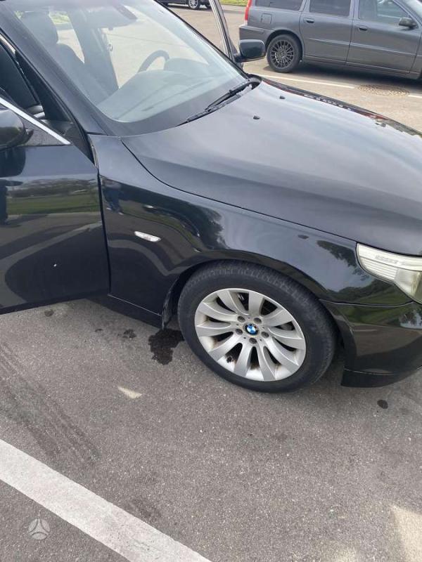 Black BMW 520 2006 in Vilnius, with an engine capacity of 2.00 L and mileage of 275 thousand km for 2300 €, photo 3 on AUTOMOTO.COM.LV