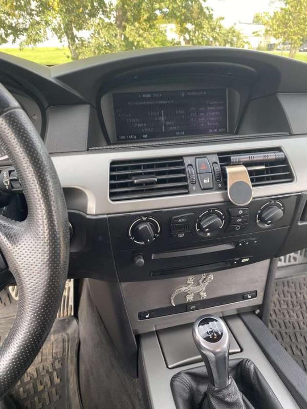Black BMW 520 2006 in Vilnius, with an engine capacity of 2.00 L and mileage of 275 thousand km for 2300 €, photo 8 on AUTOMOTO.COM.LV