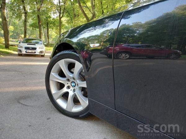 Black BMW 520 2007 in Riga, with an engine capacity of 2.00 L and mileage of 242 thousand km for 3999 €, photo 8 on AUTOMOTO.COM.LV