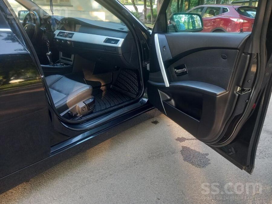 Melns BMW 520 2007 Rīga, ar dzinēja tilpumu 2.00 L un nobraukumu 242 tūkst. km par 3999 €, foto 19 vietnē AUTOMOTO.COM.LV