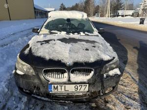 Black BMW 520 2007 in Vilnius, with an engine capacity of 2.00 L and mileage of 350 thousand km for 1650 €, photo 2 on AUTOMOTO.COM.LV