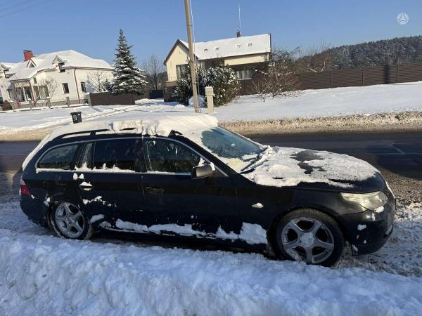 Black BMW 520 2007 in Vilnius, with an engine capacity of 2.00 L and mileage of 350 thousand km for 1650 €, photo 3 on AUTOMOTO.COM.LV