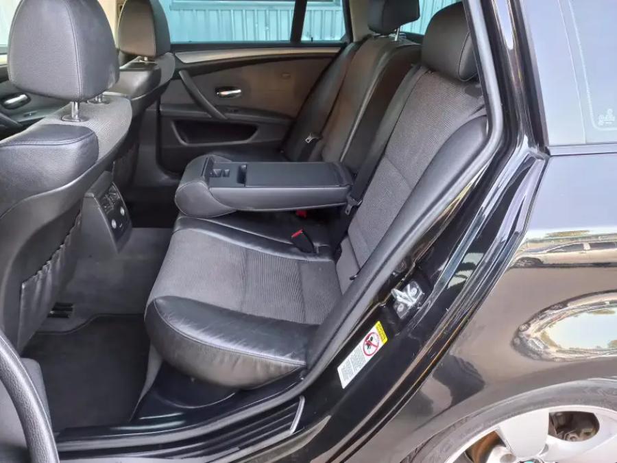 Black BMW 520 2007 in Riga, with an engine capacity of 2.00 L and mileage of 300 thousand km for 4000 €, photo 6 on AUTOMOTO.COM.LV