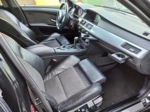 Black BMW 520 2007 in Riga, with an engine capacity of 2.00 L and mileage of 300 thousand km for 4000 €, photo 7 on AUTOMOTO.COM.LV