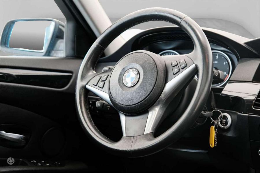 Melns BMW 520 2007 Kauņa, ar dzinēja tilpumu 2.00 L un nobraukumu 301 tūkst. km par 4490 €, foto 7 vietnē AUTOMOTO.COM.LV