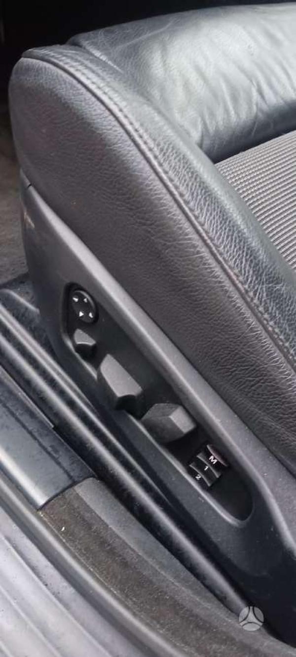 Black BMW 520 2008 in Panevezys, with an engine capacity of 2.00 L and mileage of 311 thousand km for 3950 €, photo 11 on AUTOMOTO.COM.LV