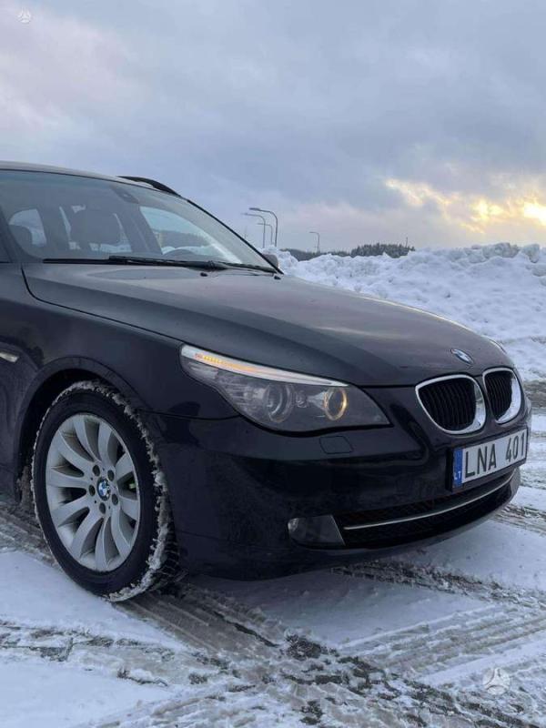 Black BMW 520 2008 in Vilnius, with an engine capacity of 2.00 L and mileage of 359 thousand km for 3600 €, photo 4 on AUTOMOTO.COM.LV