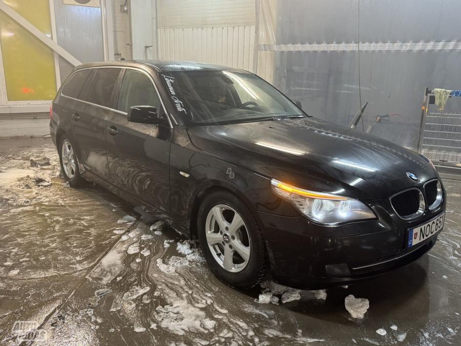 Black BMW 520 2008 in Siauliai, with an engine capacity of 2.00 L and mileage of 303 thousand km for 4200 €, photo 2 on AUTOMOTO.COM.LV