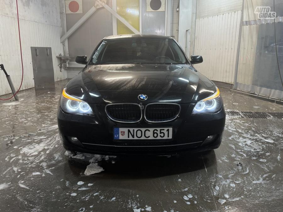 Black BMW 520 2008 in Siauliai, with an engine capacity of 2.00 L and mileage of 303 thousand km for 4200 €, photo 3 on AUTOMOTO.COM.LV