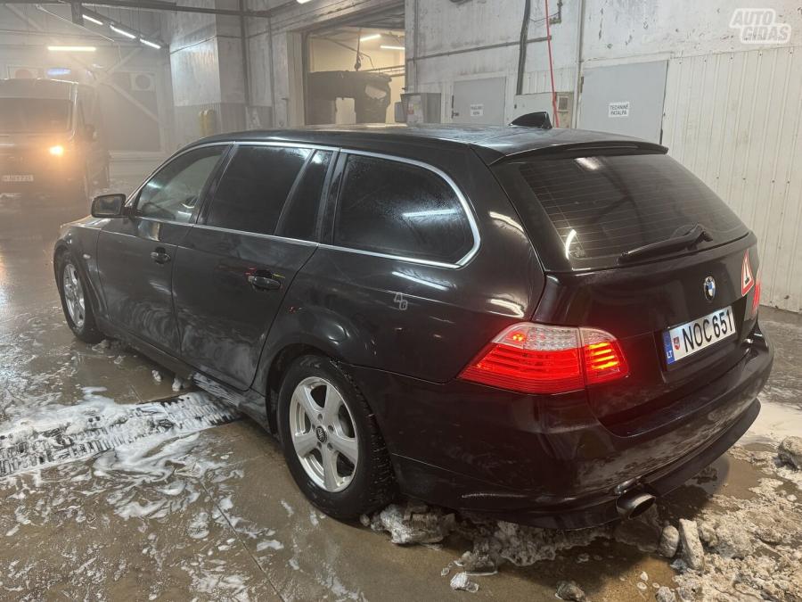 Black BMW 520 2008 in Siauliai, with an engine capacity of 2.00 L and mileage of 303 thousand km for 4200 €, photo 4 on AUTOMOTO.COM.LV