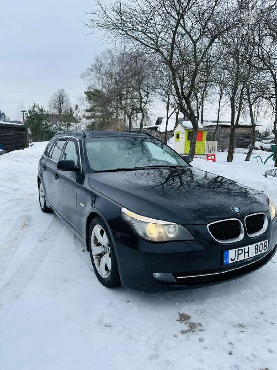 Black BMW 520 2008 in Vilnius, with an engine capacity of 2.00 L and mileage of 481 thousand km for 4300 €, photo 2 on AUTOMOTO.COM.LV