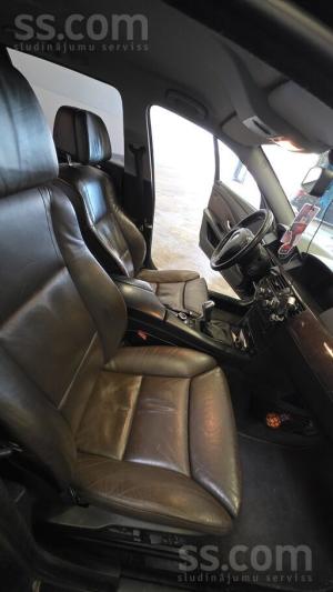 Black BMW 520 2008 in Riga, with an engine capacity of 2.00 L and mileage of 419 thousand km for 4000 €, photo 8 on AUTOMOTO.COM.LV