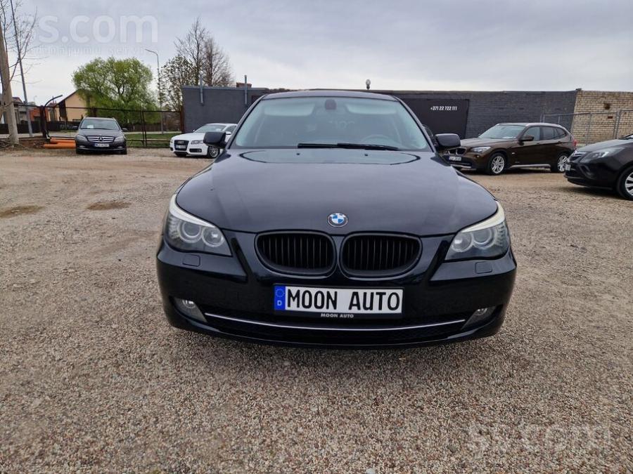 Black BMW 520 2008 in Liepaja, with an engine capacity of 2.00 L and mileage of 304 thousand km for 4690 €, photo 3 on AUTOMOTO.COM.LV